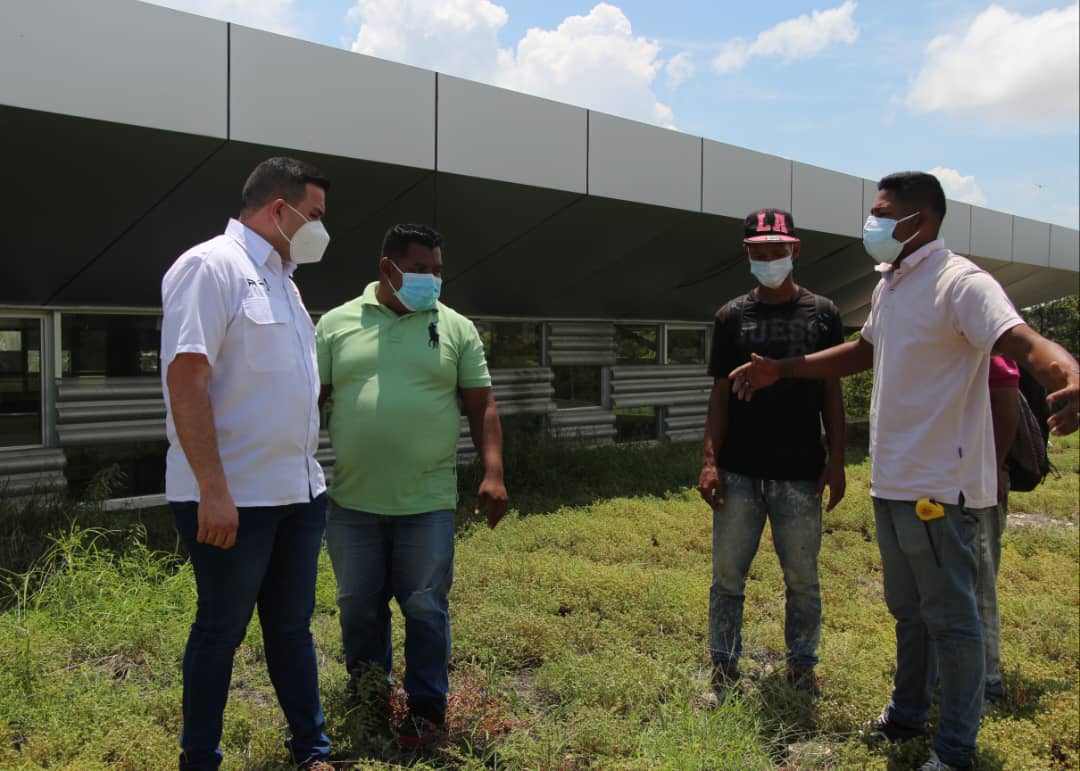 Inician trabajos de reparación del sistema de climatización de Farmacia ... Inician trabajos de reparación del sistema de climatización de Farmacia ...